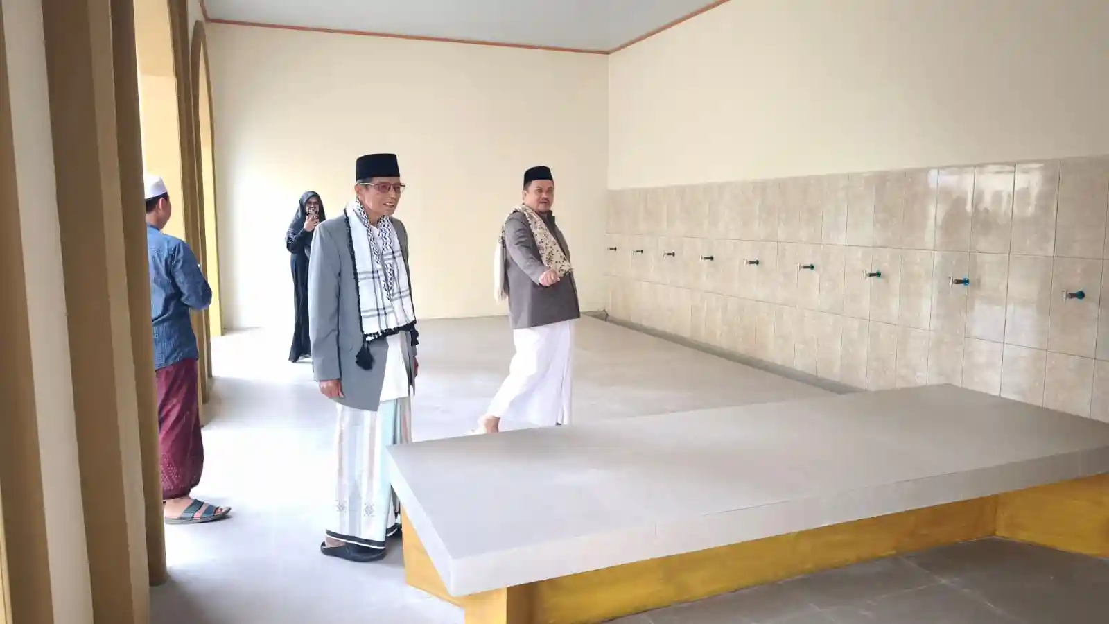 Inspeksi Bangunan Tempat Wudhu dan WC Masjid Darul Hijrah