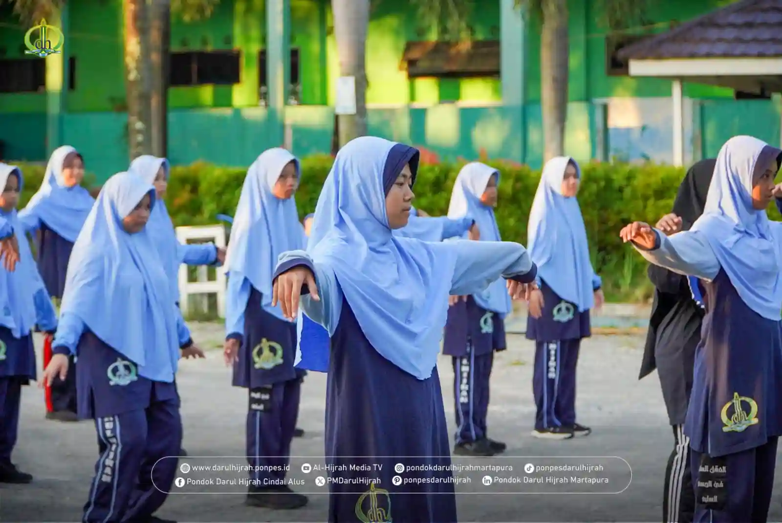 Senam Pagi santri putri Darul Hijrah: komitmen menjaga kesehatan